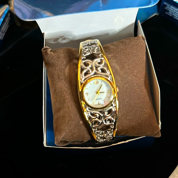 Avon | Accessories | Avon Quartz Watch Womennew Sill In Boxtag Still On ...